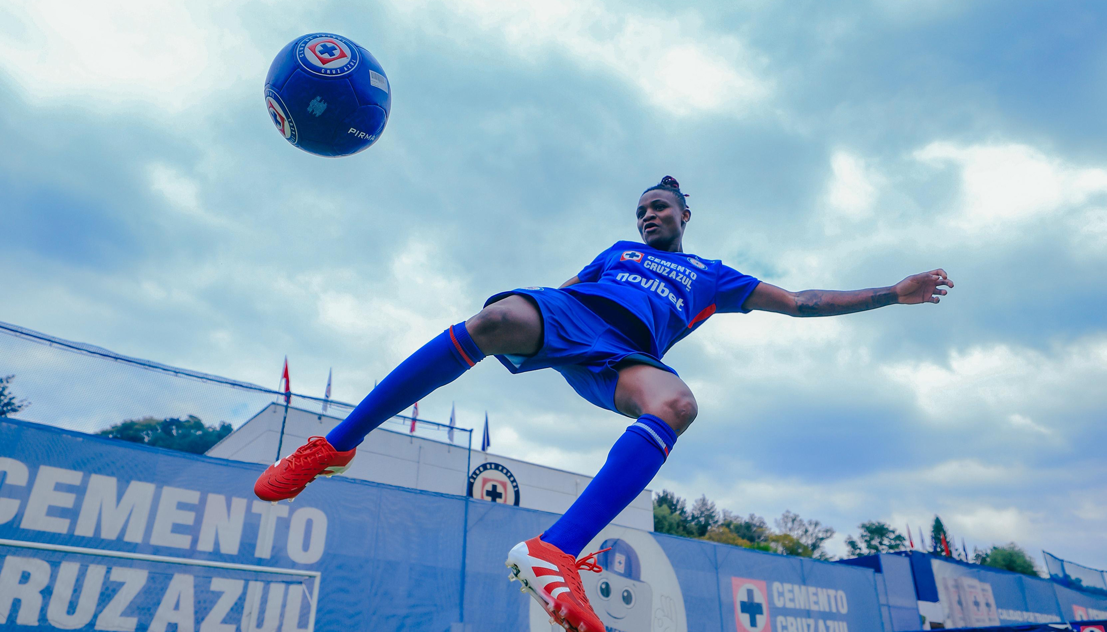 Uchenna Kanu es nueva jugadora de La Máquina - Club de Futbol Cruz Azul ...